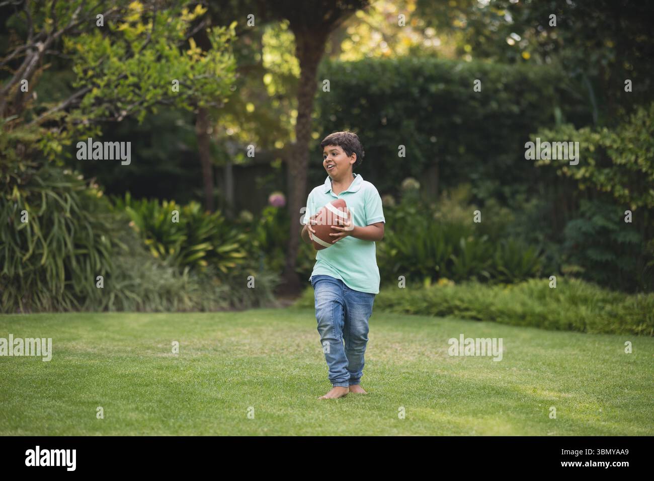 Barefoot boy hi-res stock photography and images - Alamy