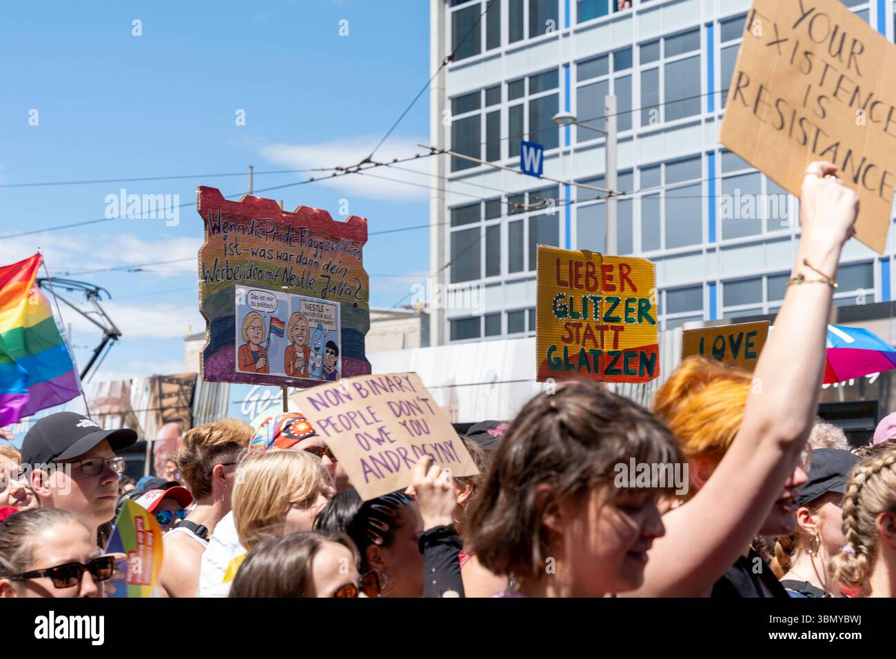 CSD, Parade in Leipzig, 28.06.2025 Verschiedene Schilder beim ...