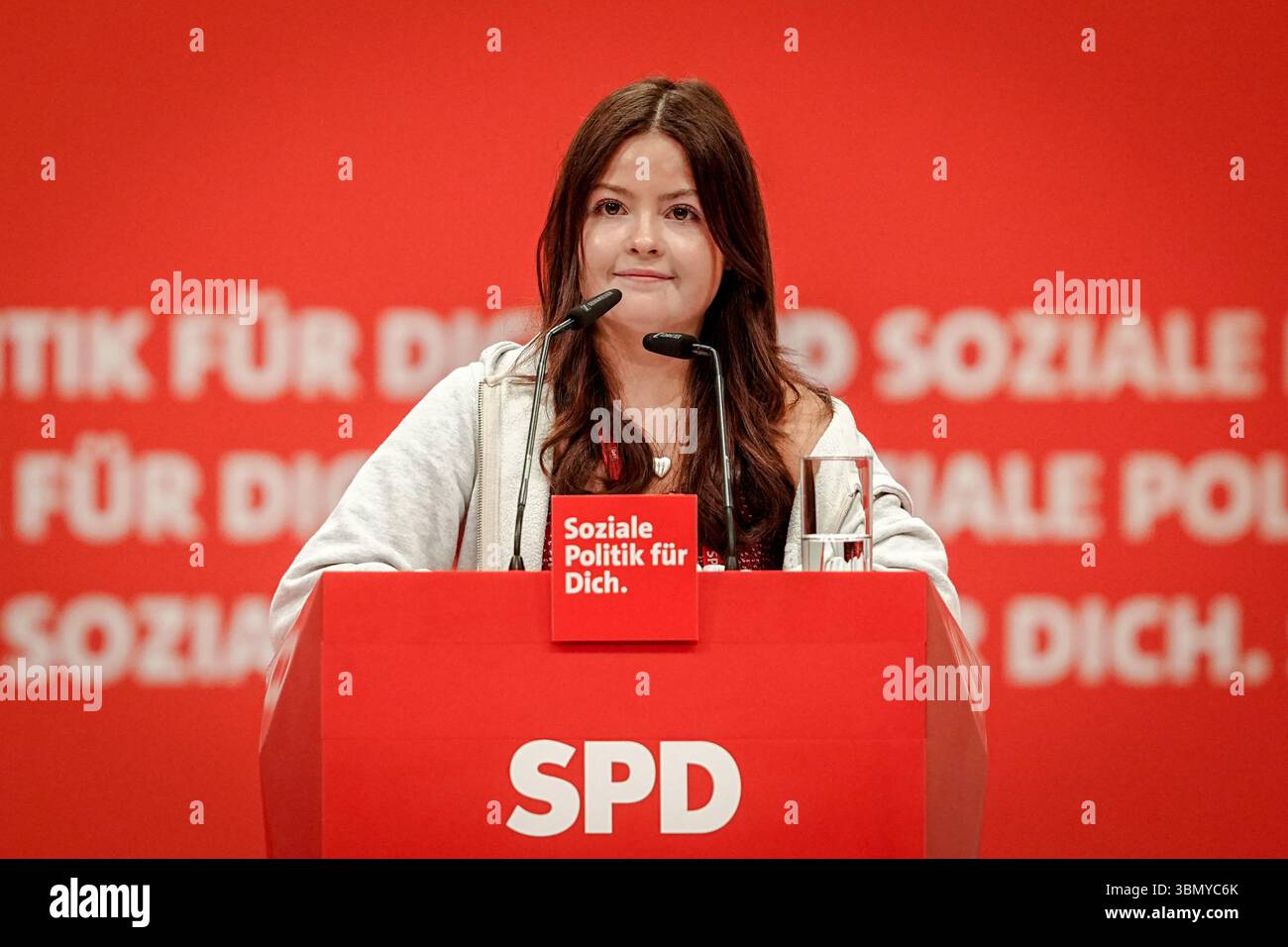 29 June 2025, Berlin: Lavinia Esser, the youngest delegate, speaks at ...
