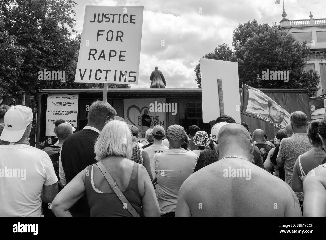 Uk tommy robinson Black and White Stock Photos & Images - Alamy