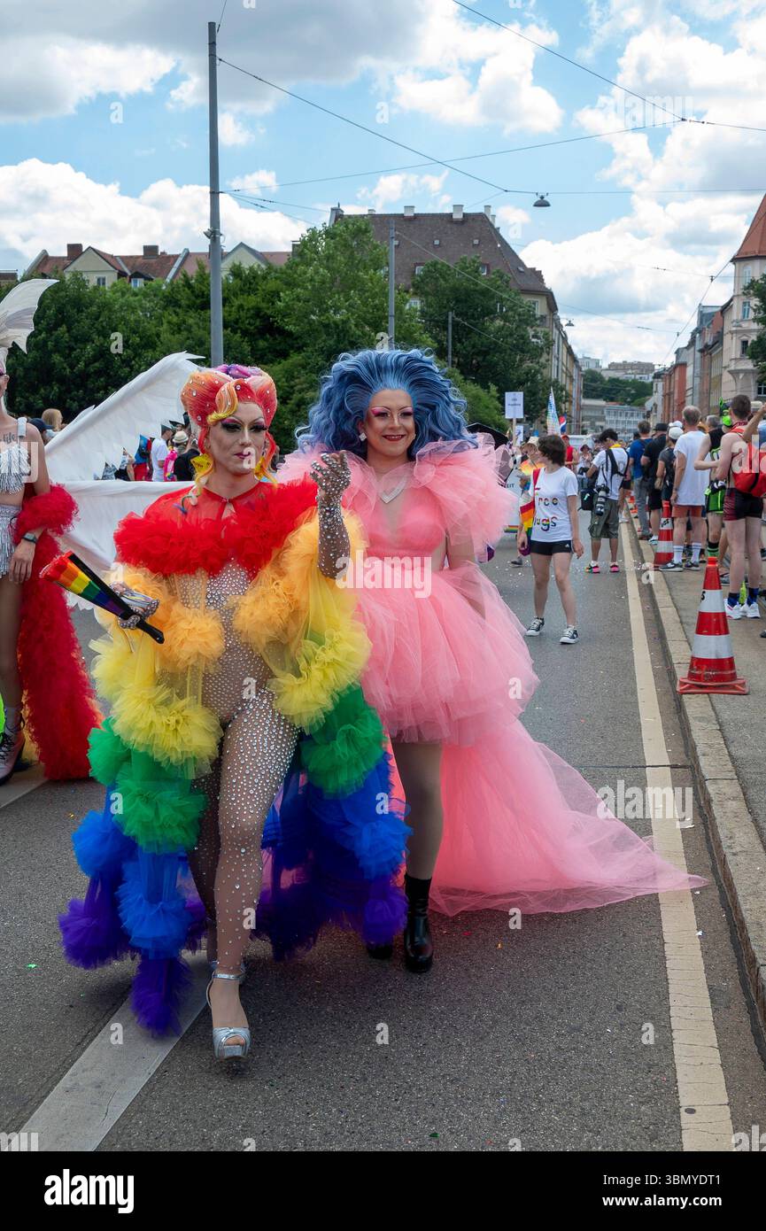 Muenchen, CSD Politparade, zwei Dragqueens *** Munich, CSD political ...