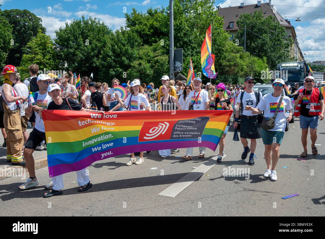 Muenchen, CSD Politparade, Europaeisches Patentamt Rainbow Group ...