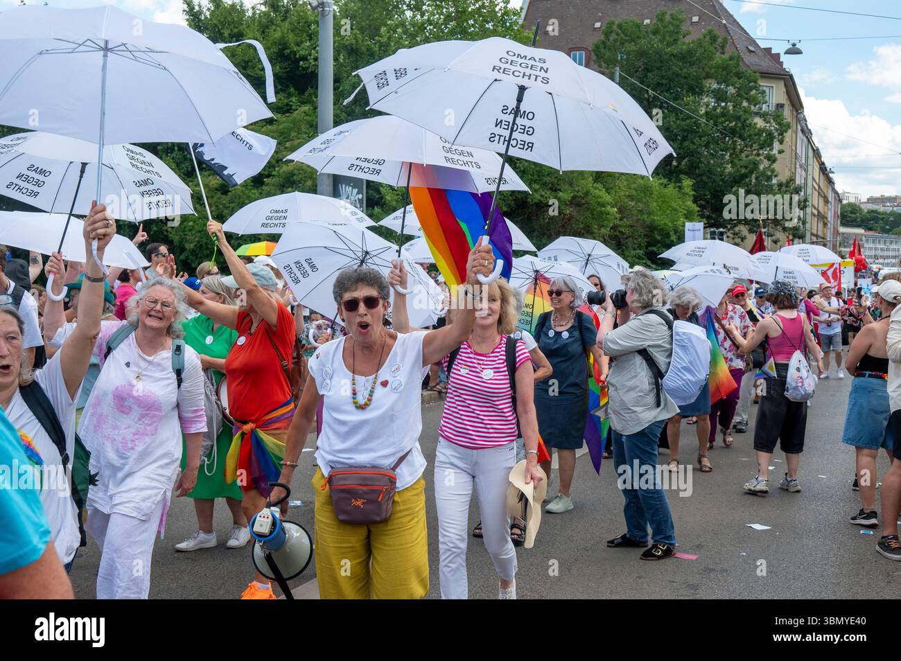 Muenchen, CSD Politparade, Omas gegen Rechts Muenchen *** Munich, CSD ...
