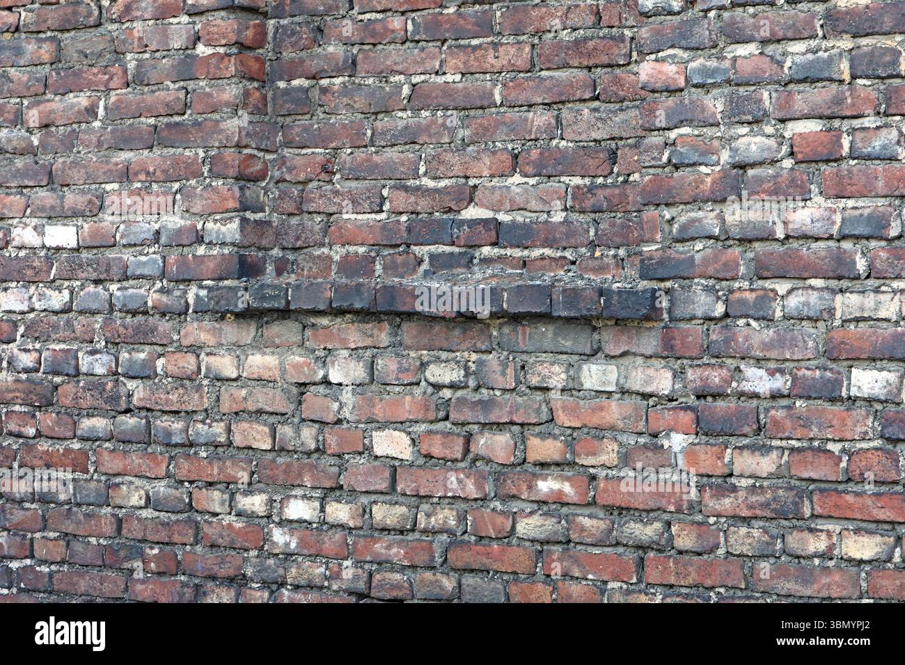 Alte und haltbare Baustoffe Mauern und Wände aus roten, gebrannten ...