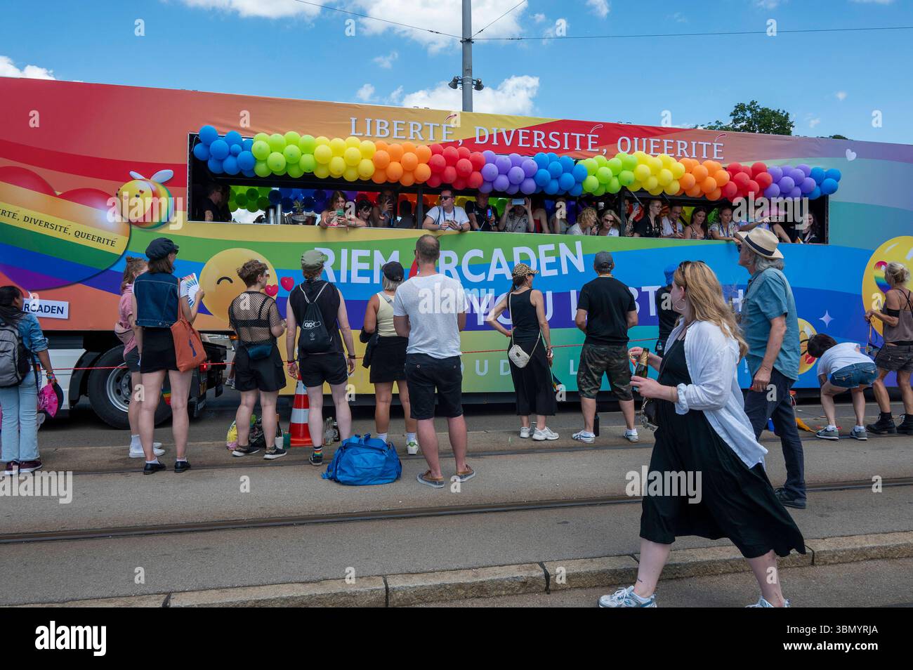 Muenchen, CSD Politparade, Riem Arcaden Be You LGBTQIA Diversity Netzwerk *** Munich, CSD ...