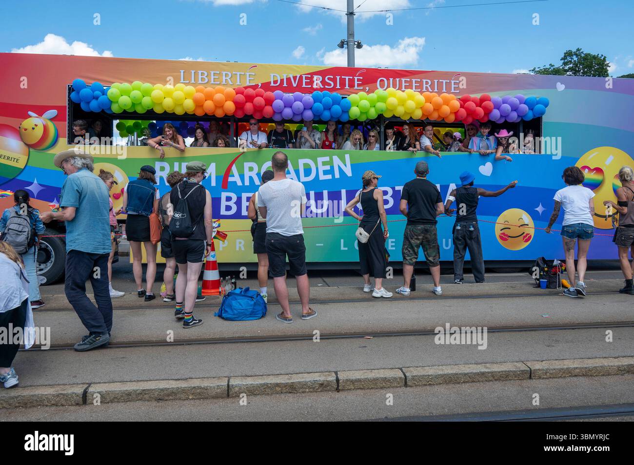 Muenchen, CSD Politparade, Riem Arcaden Be You LGBTQIA Diversity Netzwerk *** Munich, CSD ...