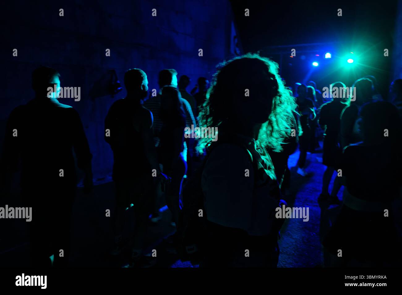 Night club atmosphere dj shadow hi-res stock photography and images - Alamy