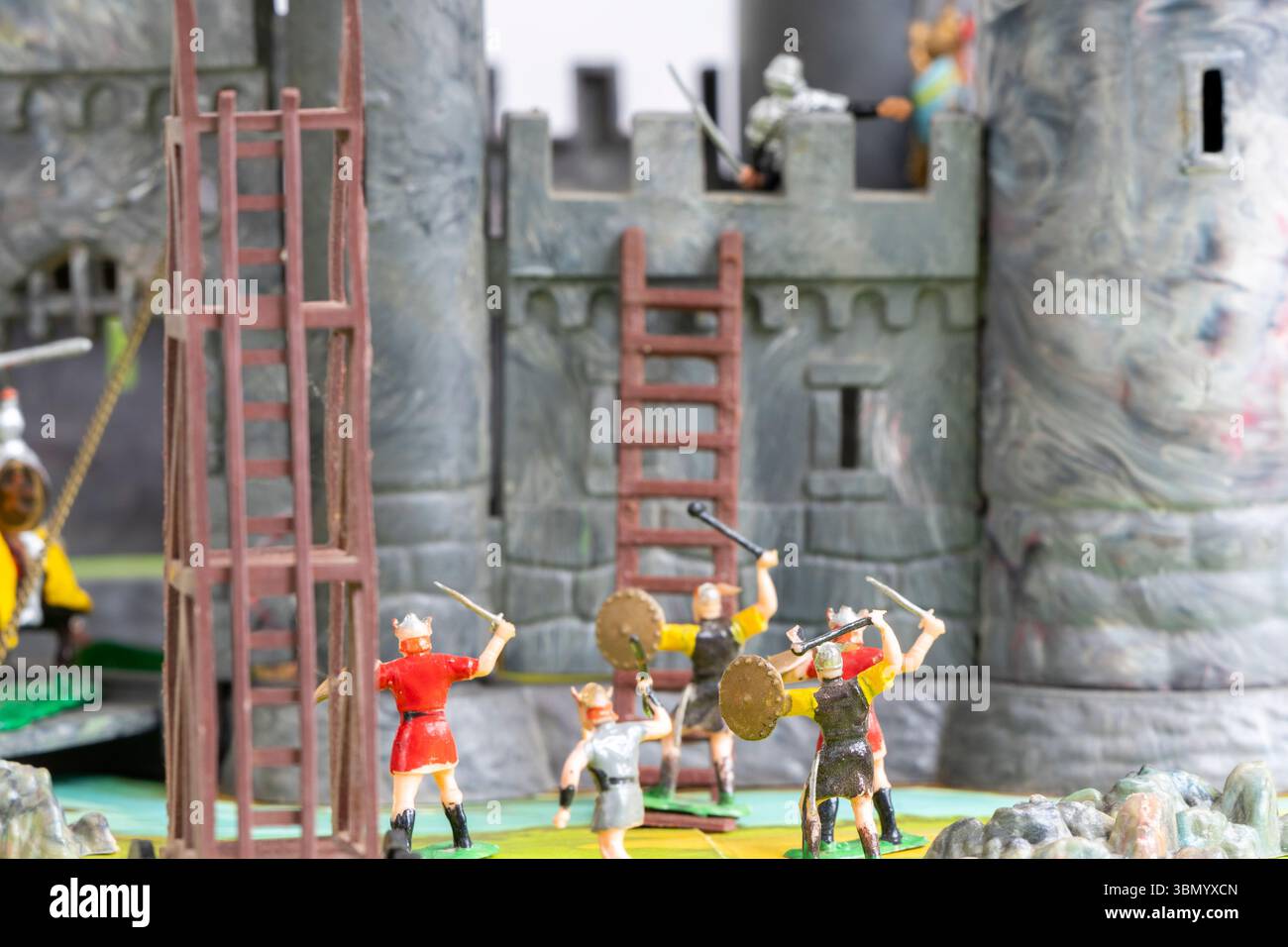 Castle battle medieval ladder hi-res stock photography and images - Alamy