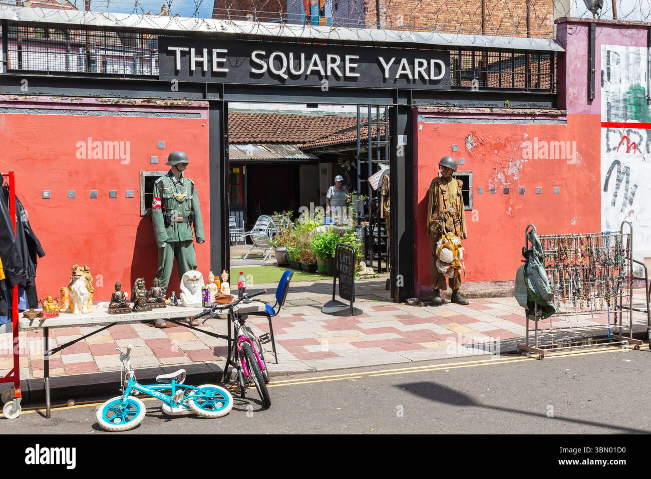 The Square Yard, and street stalls in The Barras famous flea market ...