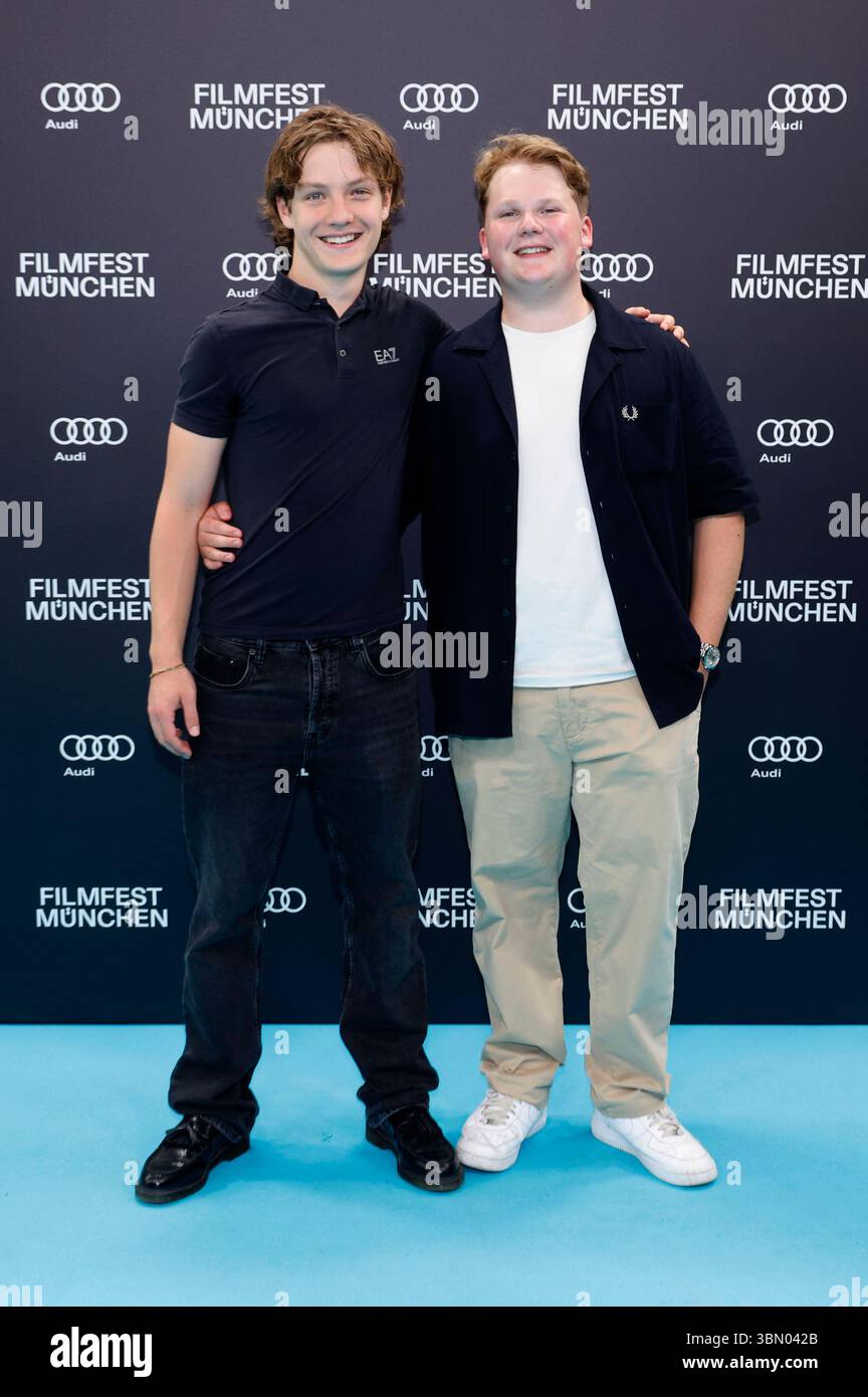 Nevio Wendt und Julius Weckauf bei der Festivaleröffnung mit der Premiere des Kinofilms The ...