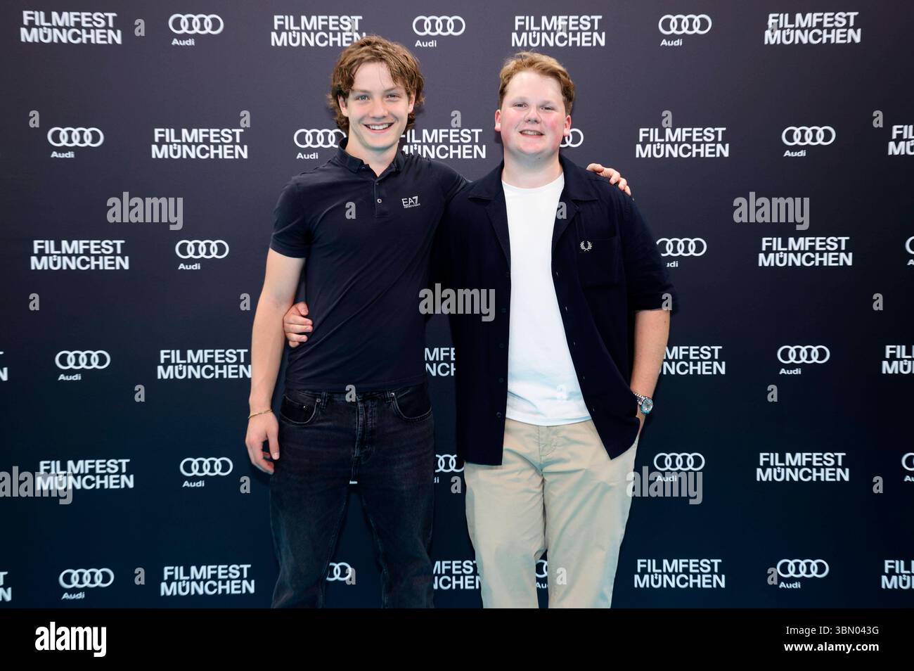 Nevio Wendt und Julius Weckauf bei der Festivaleröffnung mit der Premiere des Kinofilms The ...