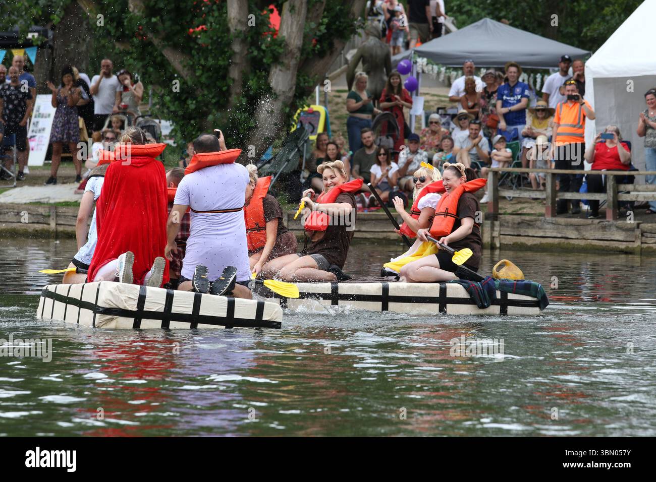 Homemade raft hi-res stock photography and images - Alamy