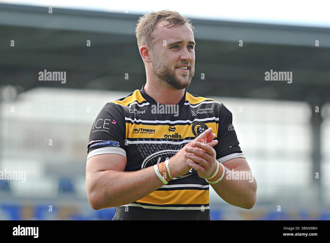 Connor Bailey of York Knights RLFC applauds the fans after the Betfred ...