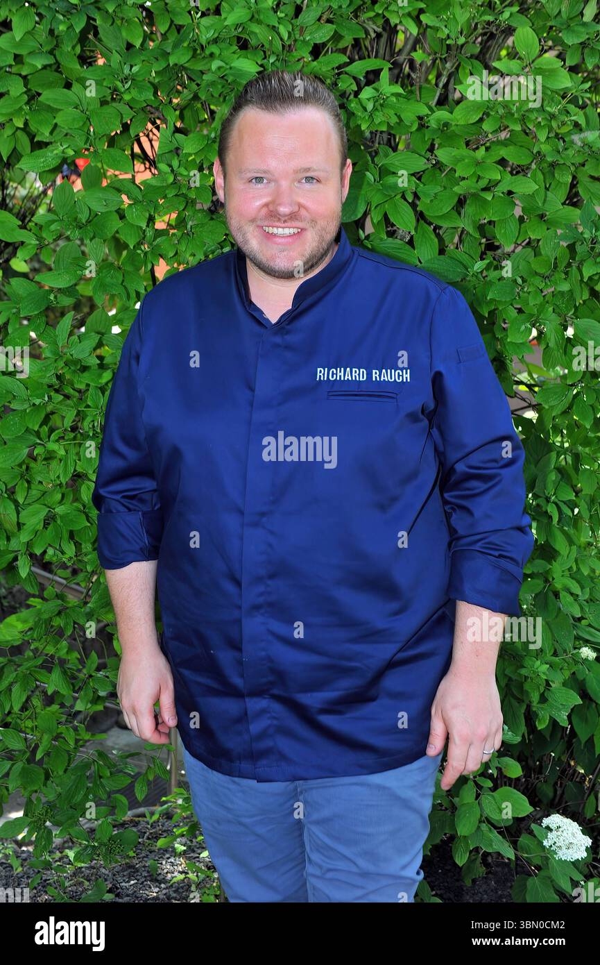 ZDF - Fernsehgarten. Koch Richard Rauch während der ZDF ...