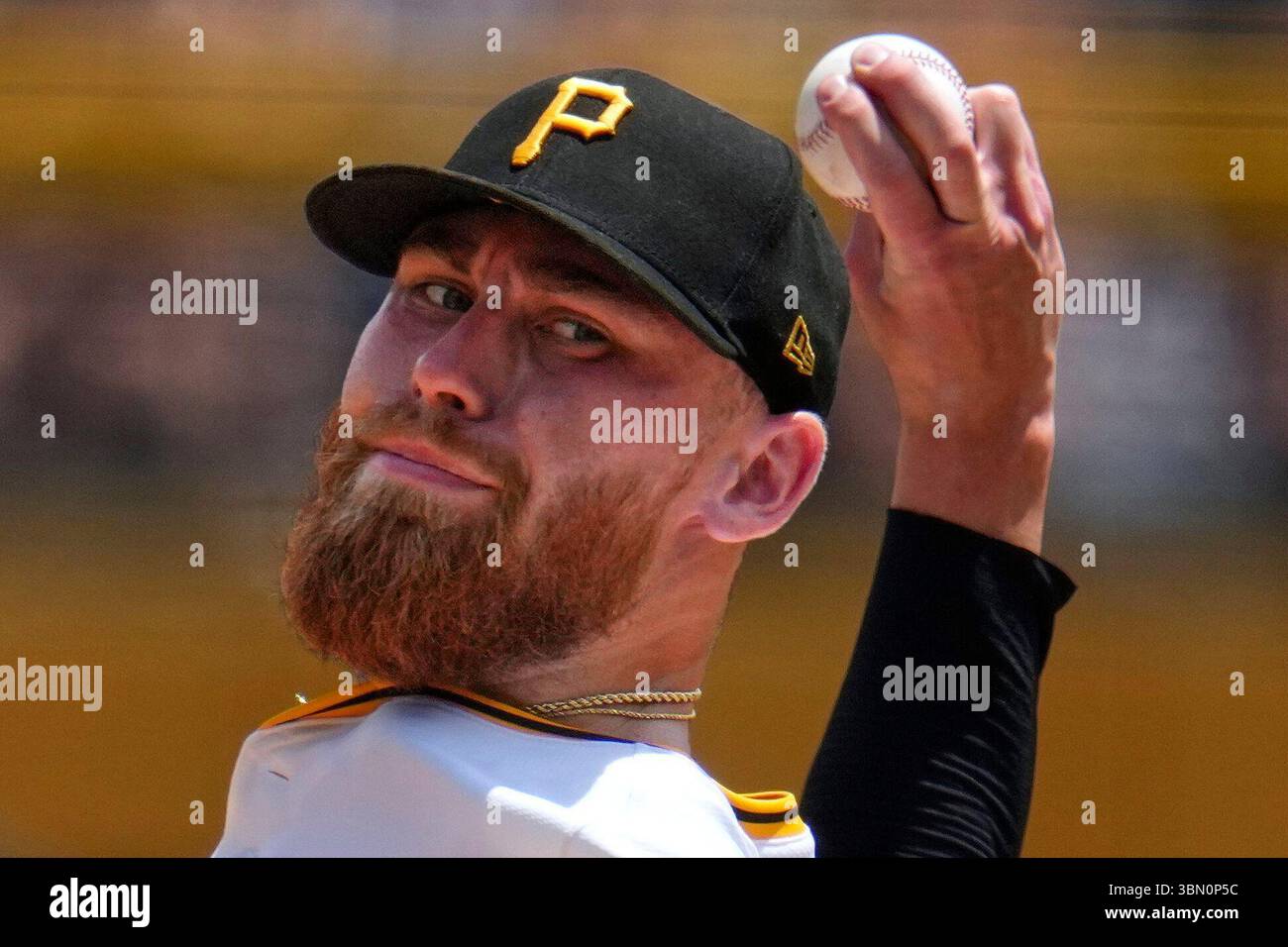 Pittsburgh Pirates pitcher Mike Burrows delivers during the first ...