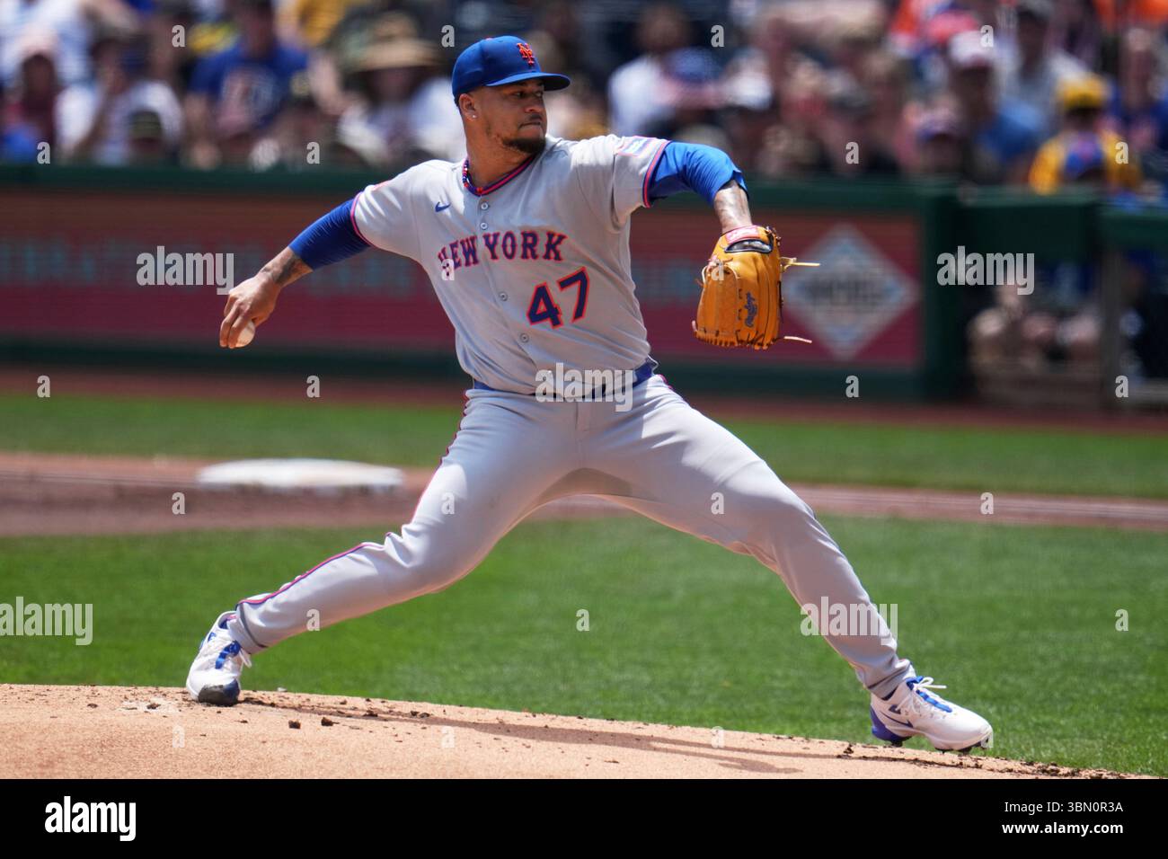New York Mets pitcher Frankie Montas delivers during the first inning ...