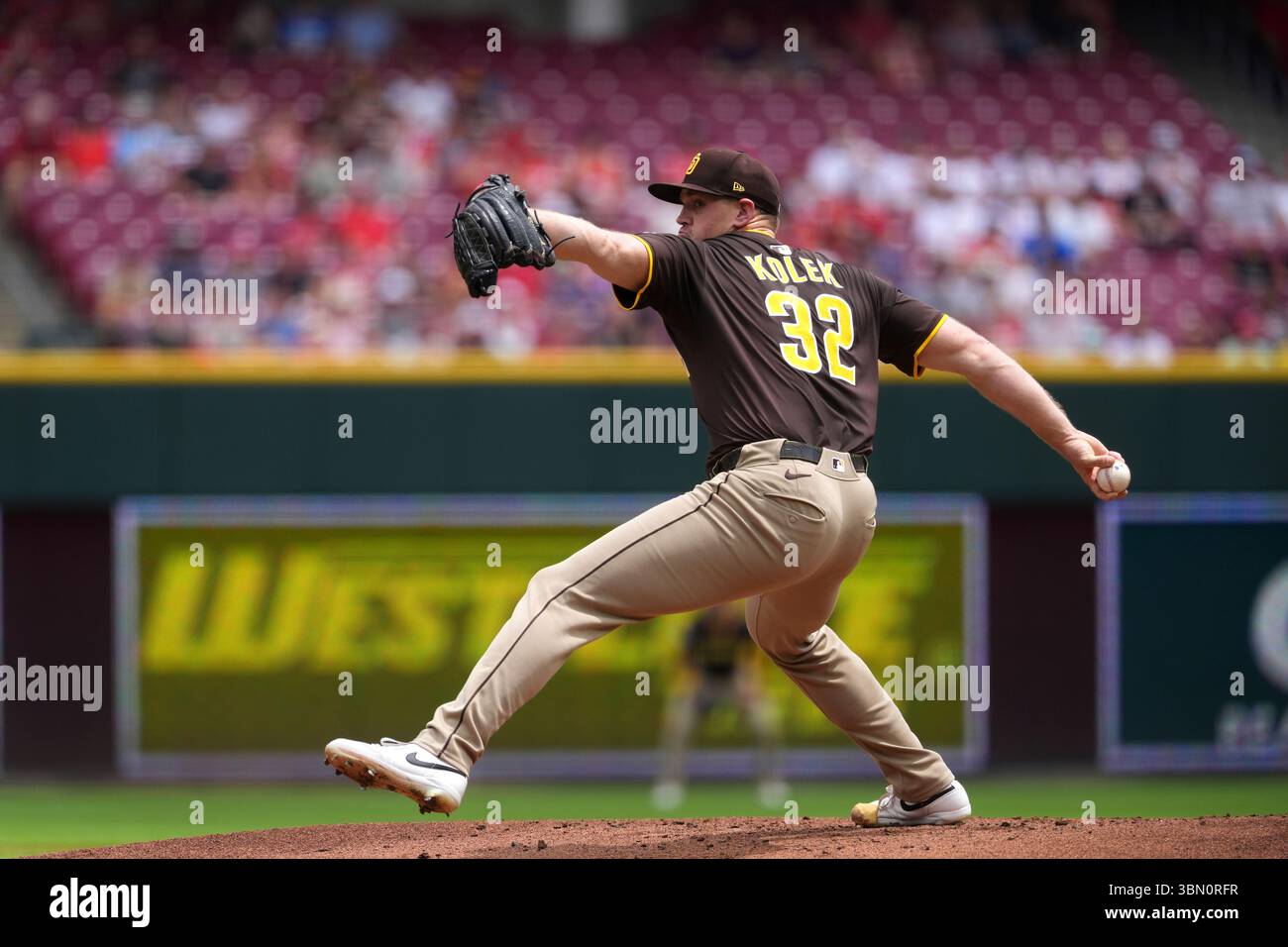 San Diego Padres' Stephen Kolek delivers a pitch in the first inning of ...