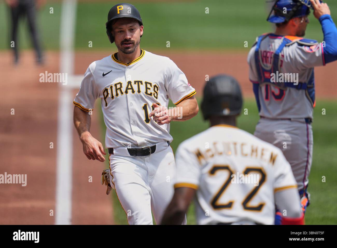 Pittsburgh Pirates' Bryan Reynolds, left, and Andrew McCutchen (22 ...