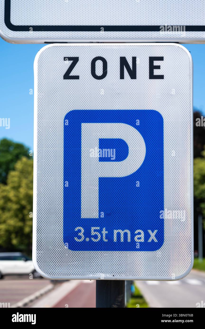 Parking ticket mandatorry maximum 3,5 ton vehicle weight sign in ...