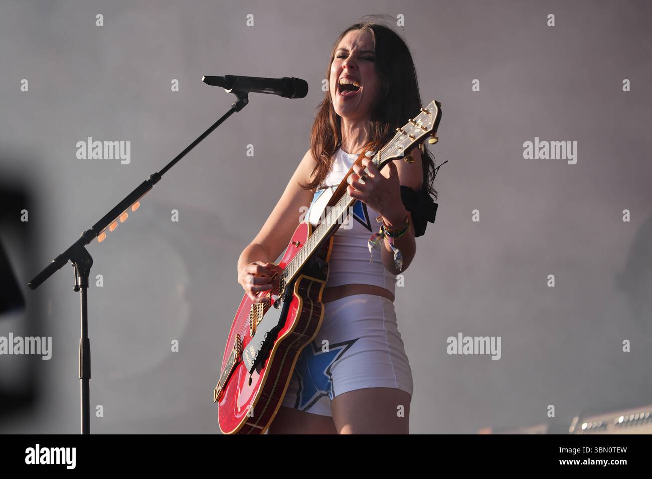 Wolf Alice performing on the Other Stage during the Glastonbury ...