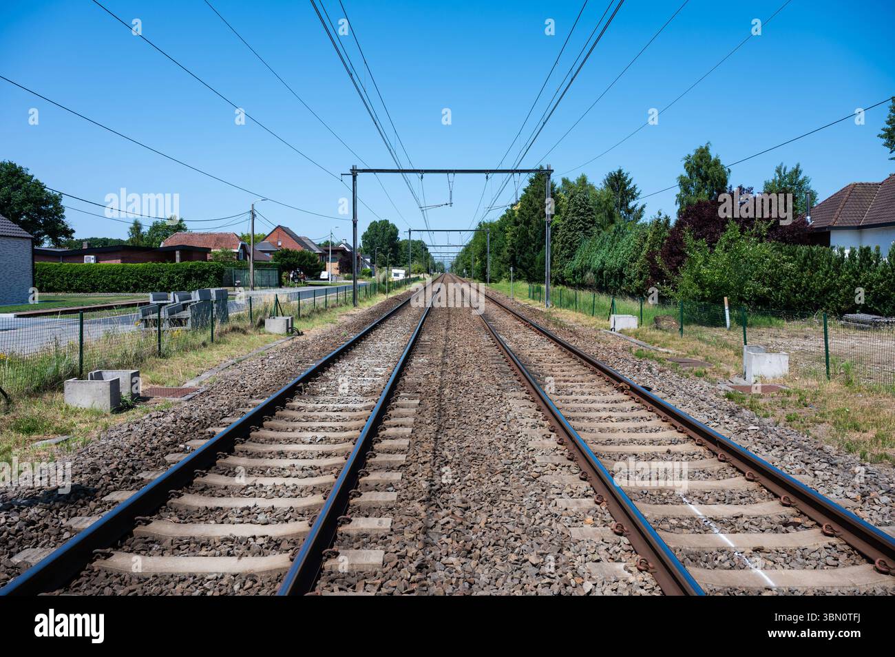 Perspective view over double railway track at the Flemish countryside ...