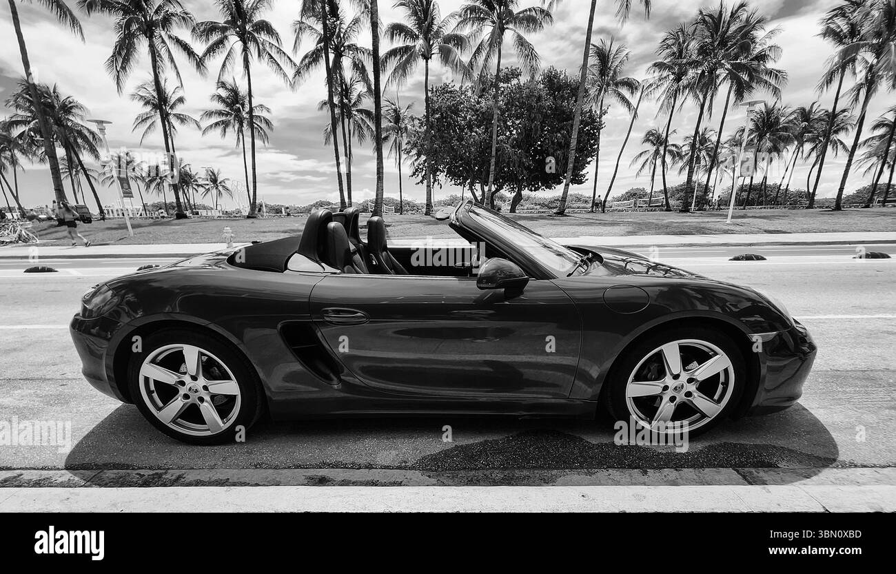Miami Beach, Florida USA - June 8, 2024: 2018 Porsche 718 Boxter blue ...