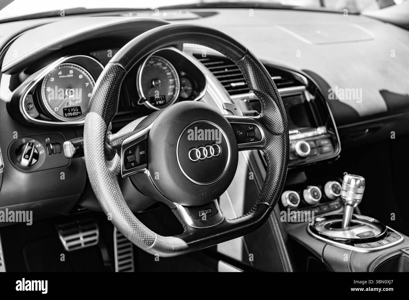 Miami Beach, Florida USA - June 5, 2024: 2014 Audi R8 green luxury car ...