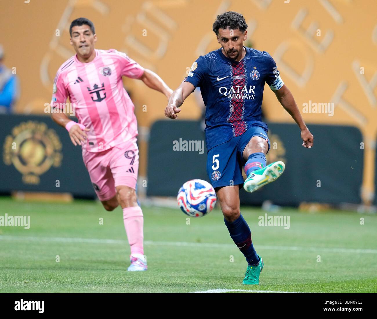 Luis Suarez (Inter Miami CF, #9) und Marquinhos (Paris Saint-Germain ...