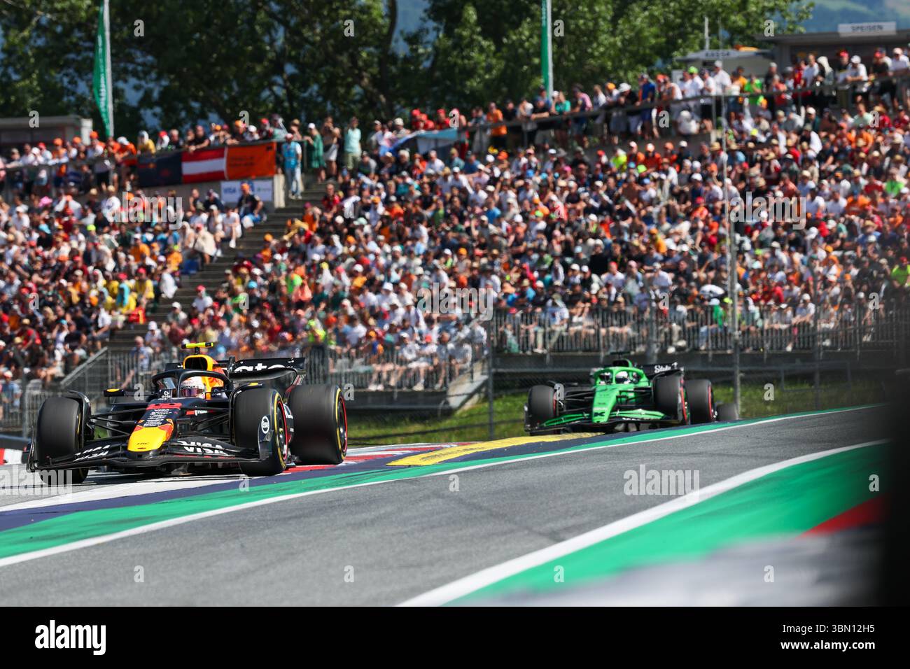 Yuki Tsunoda (JPN) - Oracle Red Bull Racing - Red Bull RB21 - Honda ...