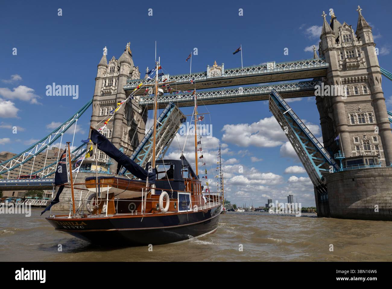 Royal Thames Yacht Club 250th anniversary pageant, a flotilla of 26 ...