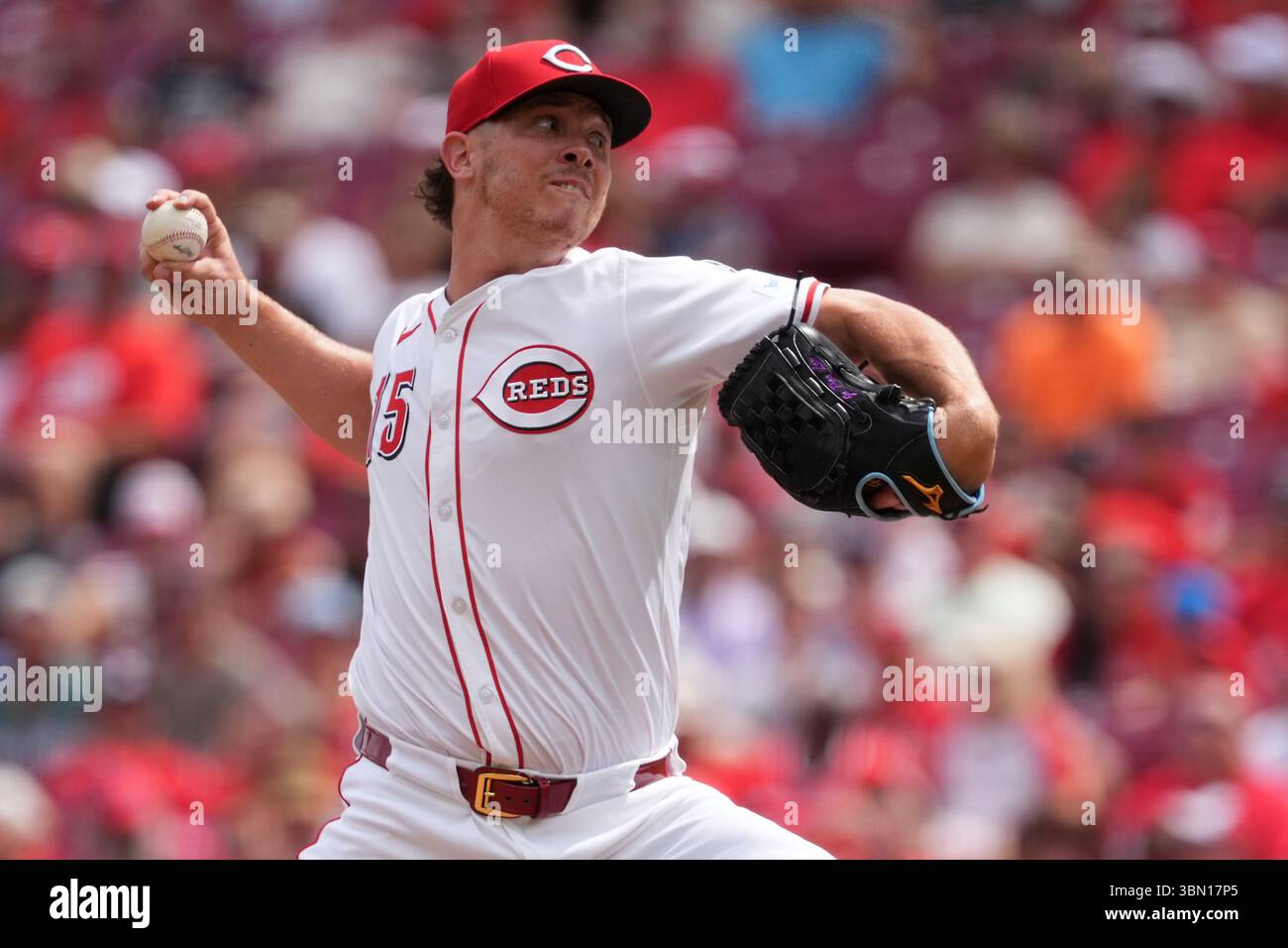 Cincinnati Reds' Emilio Pagán delivers a pitch in the ninth inning of a ...