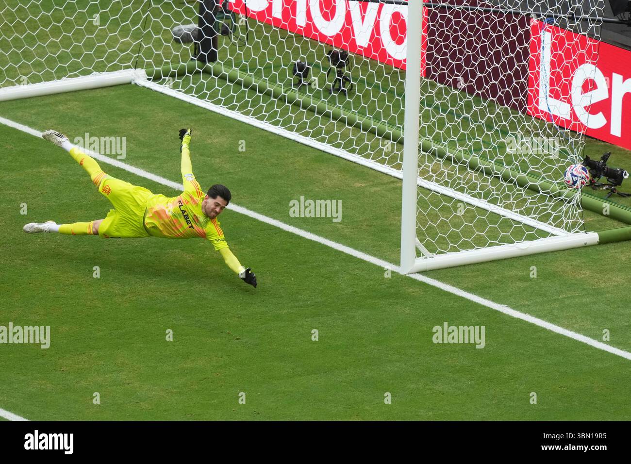 Flamengo's goalkeeper Agustin Rossi fails to stop a goal by Bayern ...