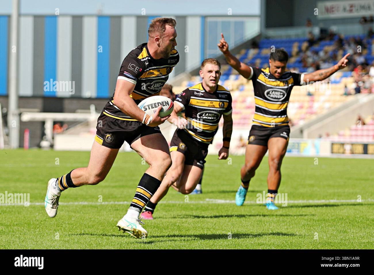 Connor Bailey of York Knights RLFC runs in to score a try during the ...