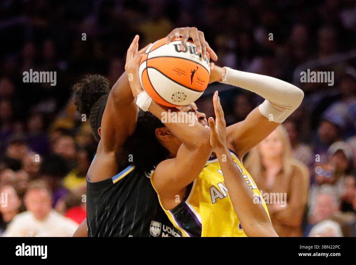 LOS ANGELES, CA - JUNE 29: Chicago Sky center Elizabeth Williams (1 ...
