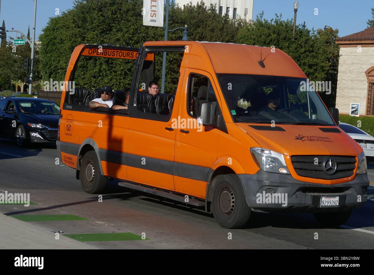 Beverly Hills, California, USA 29th June 2025 Tour Bus at The Great ...