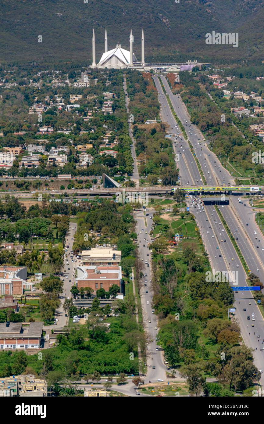 The Faisal Mosque is the national mosque of Pakistan, located in the ...