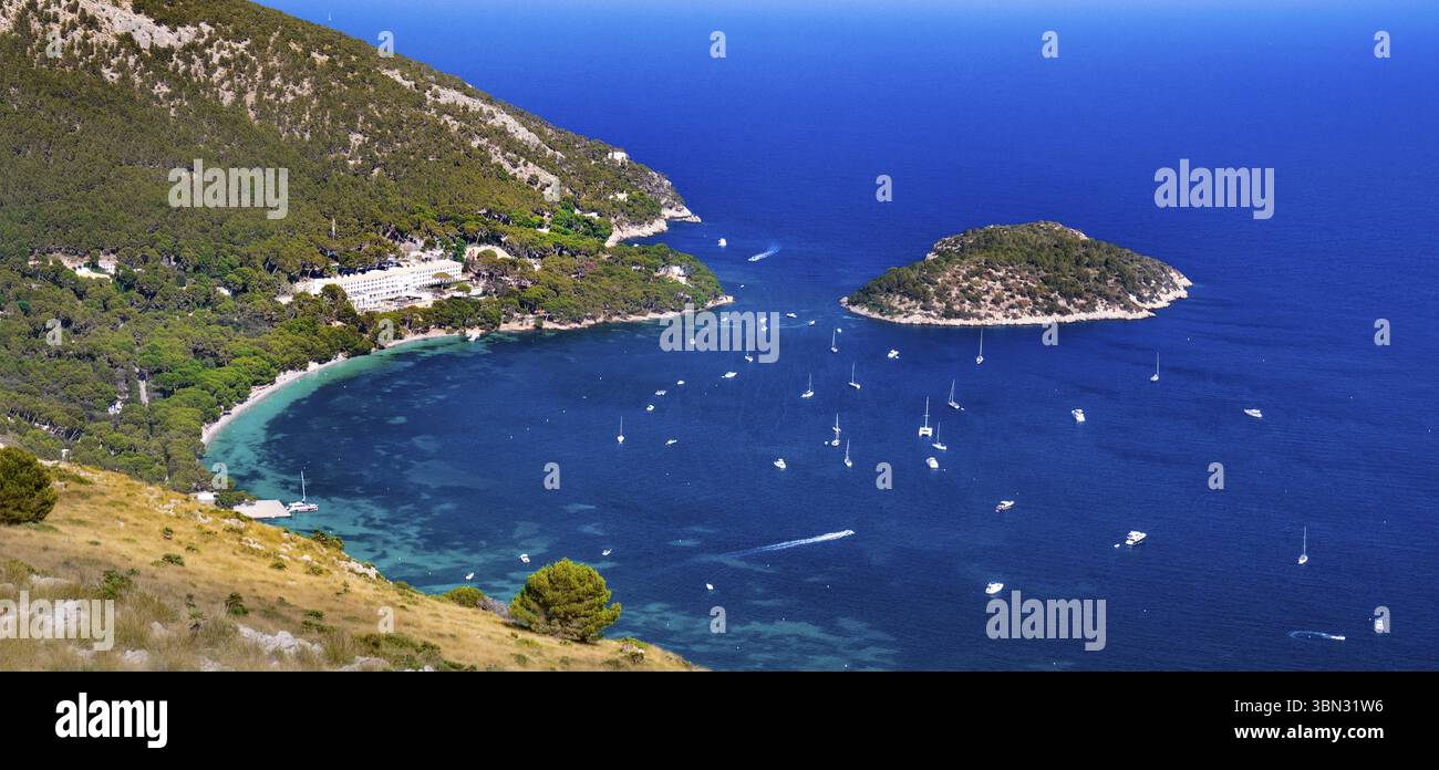 Formentor Beach, Blue Flag Beach, Formentor Peninsula, Pollensa Bay ...