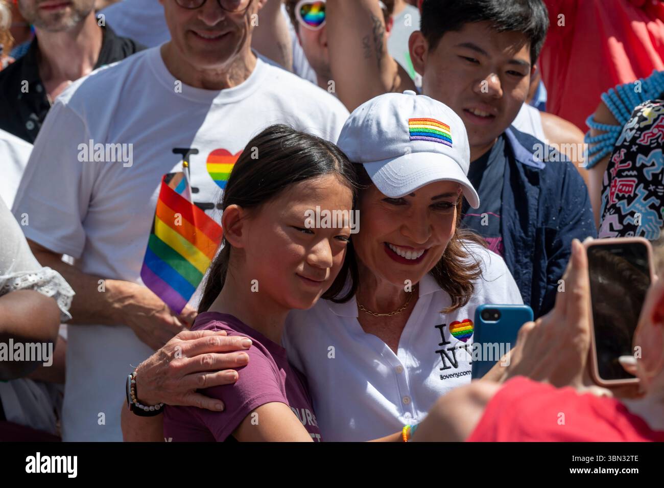 New York Governor Cathy Hochul poses for photos with parade ...
