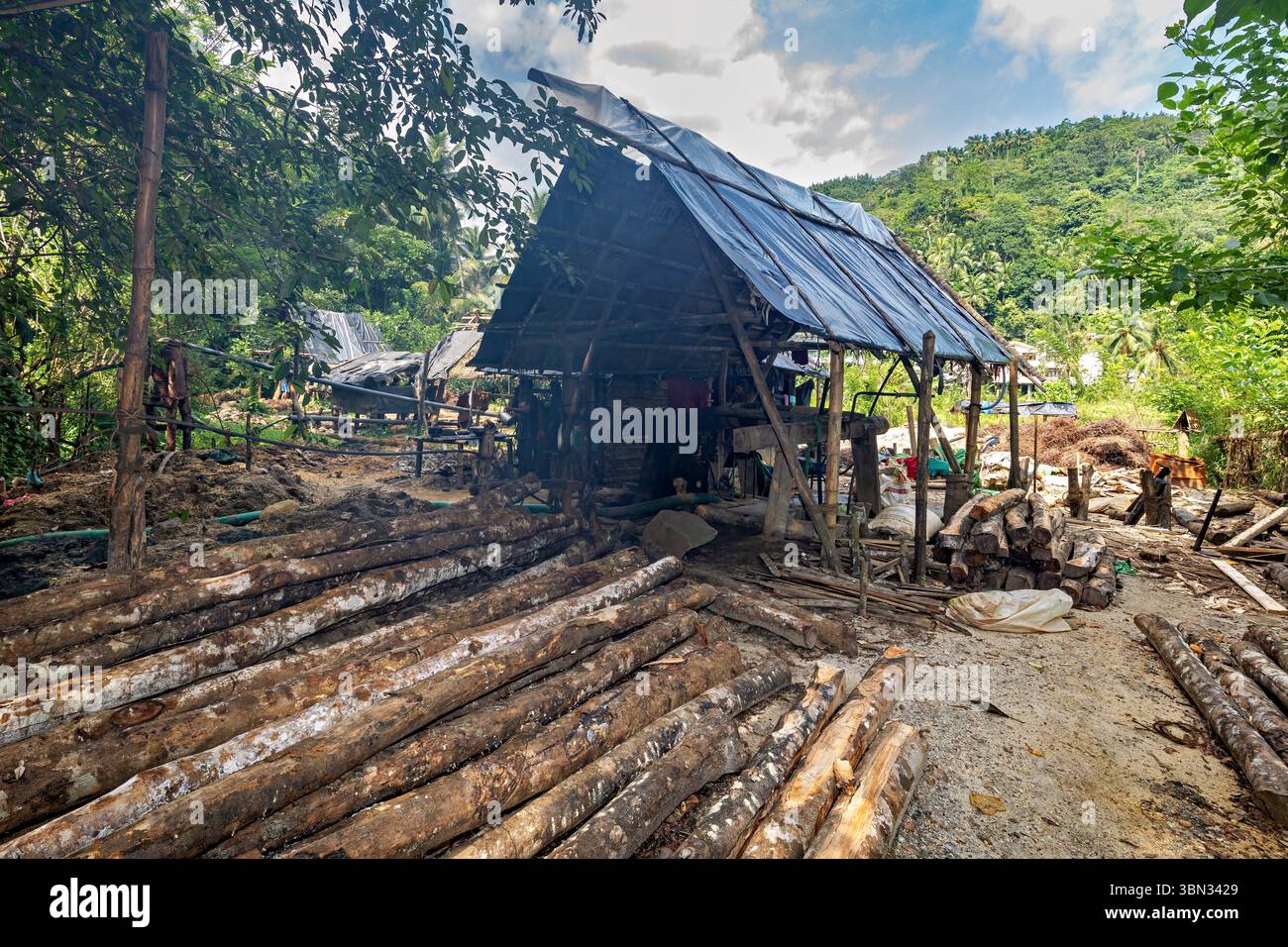 The gemstones mines at Ratnapura in Sri Lanka Stock Photo - Alamy