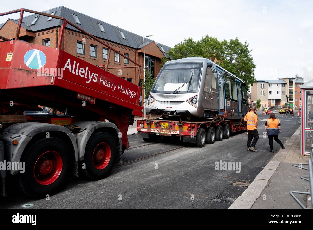 Coventry Very Light Rail vehicle being loaded onto an Allelys Heavy ...