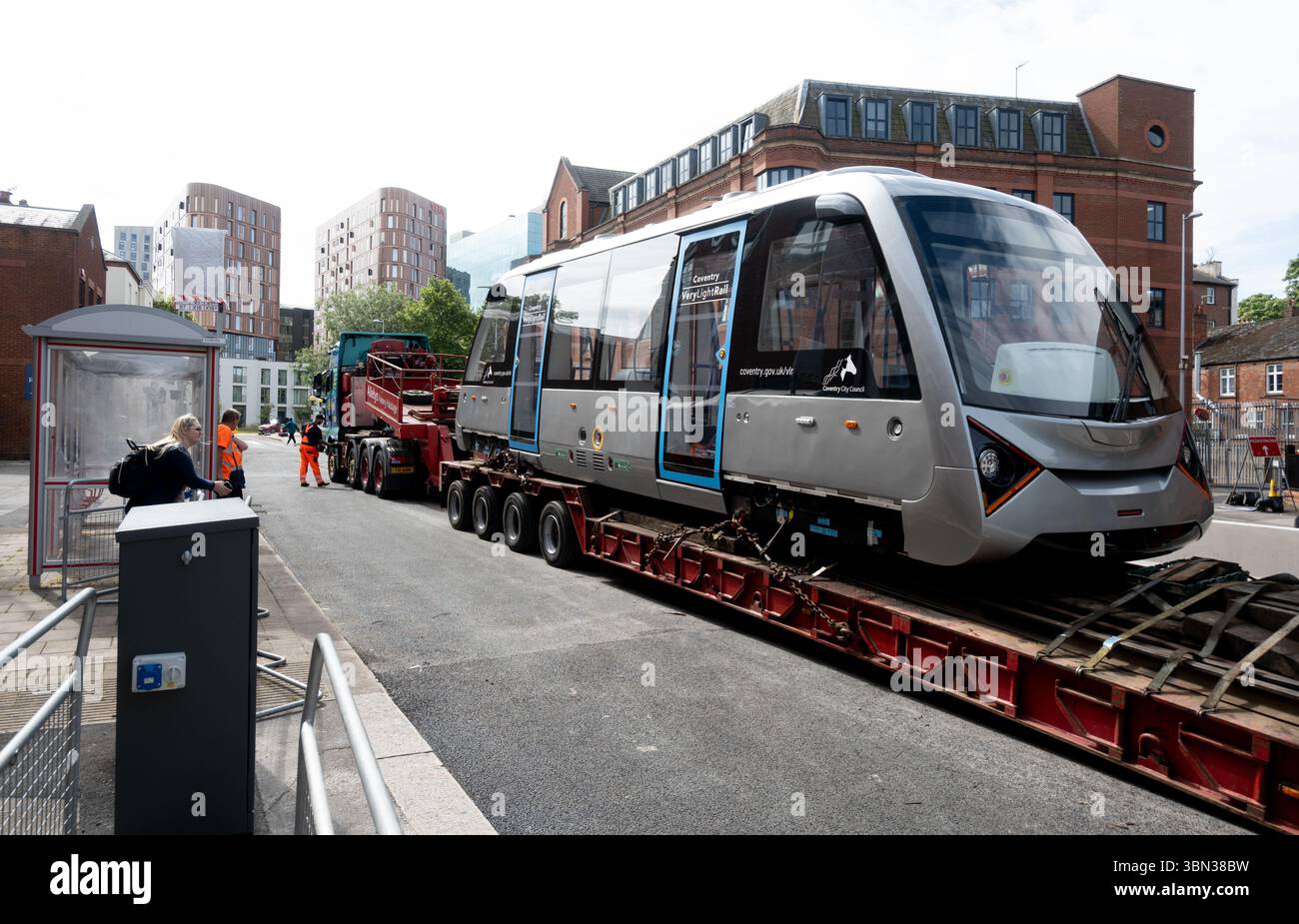 Coventry Very Light Rail vehicle being loaded onto an Allelys Heavy ...
