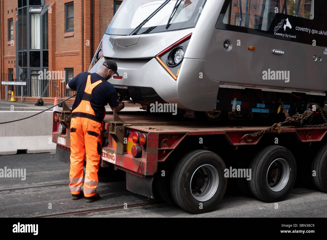 Coventry Very Light Rail vehicle being loaded onto an Allelys Heavy ...