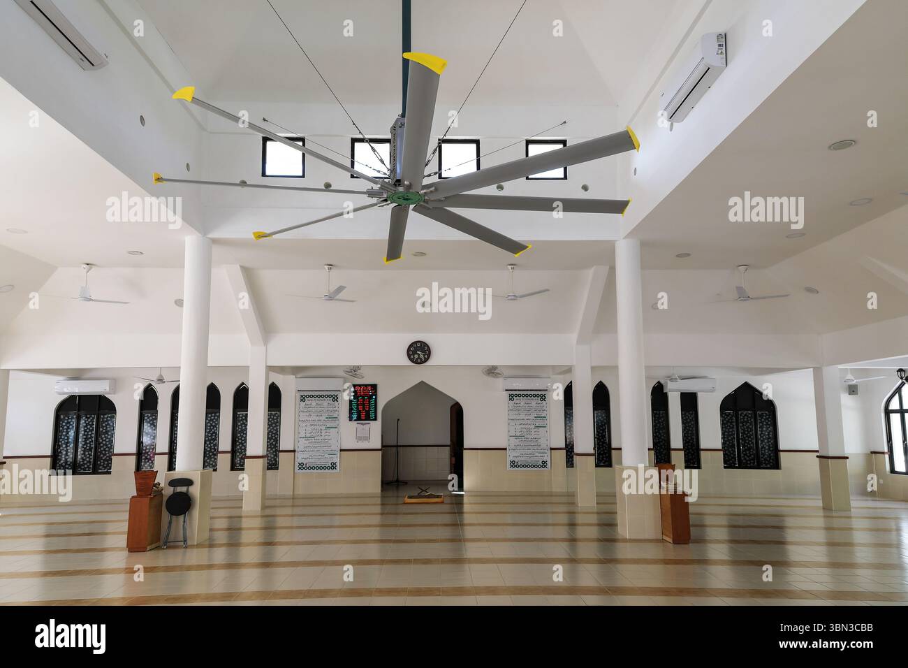 Indian mosque interior hi-res stock photography and images - Alamy