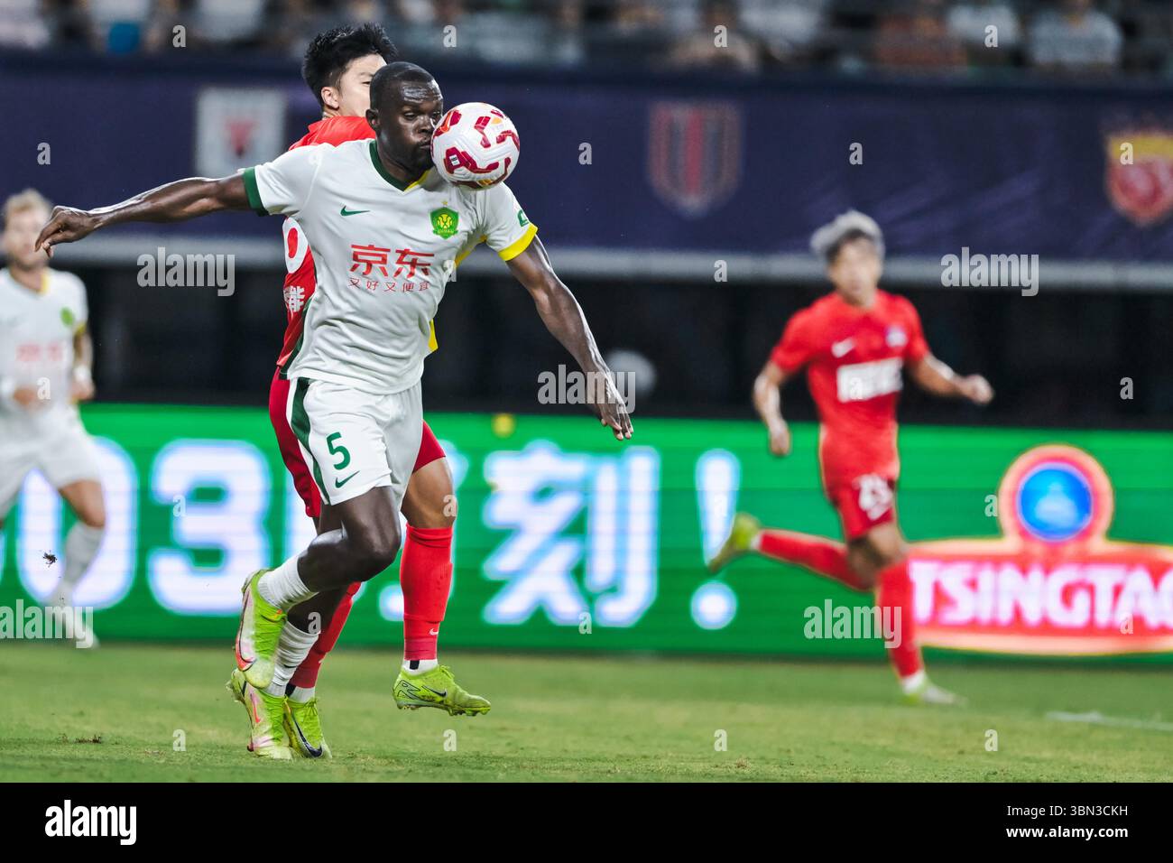 Beijing Guoan Football Club defeated Meizhou Hakka Football Club with 4 ...