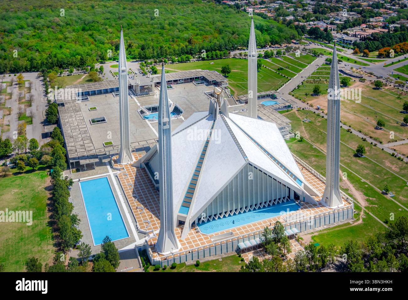 The Faisal Mosque is the national mosque of Pakistan, located in the ...