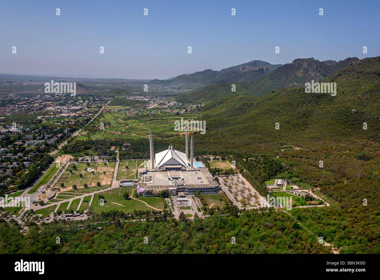 The Faisal Mosque is the national mosque of Pakistan, located in the ...