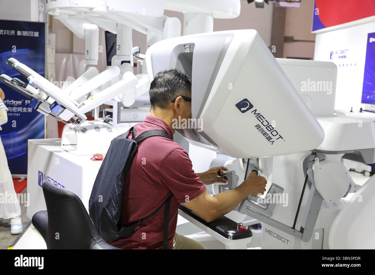 The 2025 Shanghai International Medical Devices Exhibition is held in ...