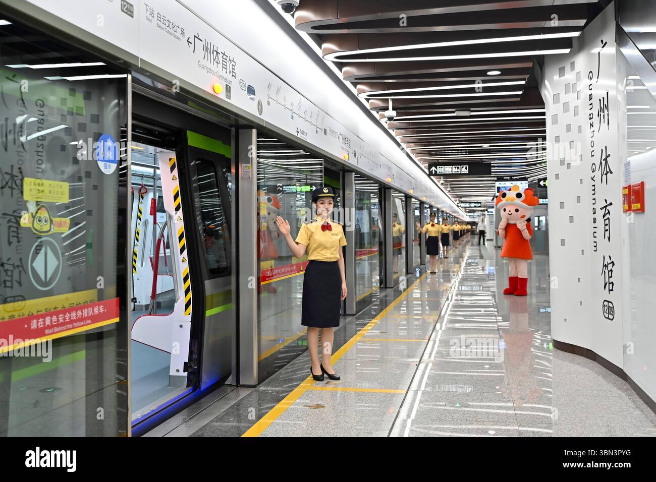 The inaugural train has arrived at Guangzhou Gymnasium Station on the ...
