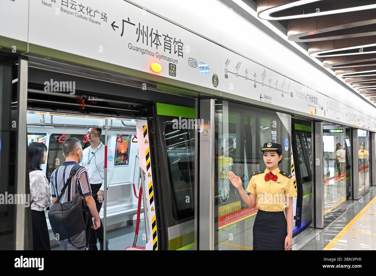 The inaugural train has arrived at Guangzhou Gymnasium Station on the ...