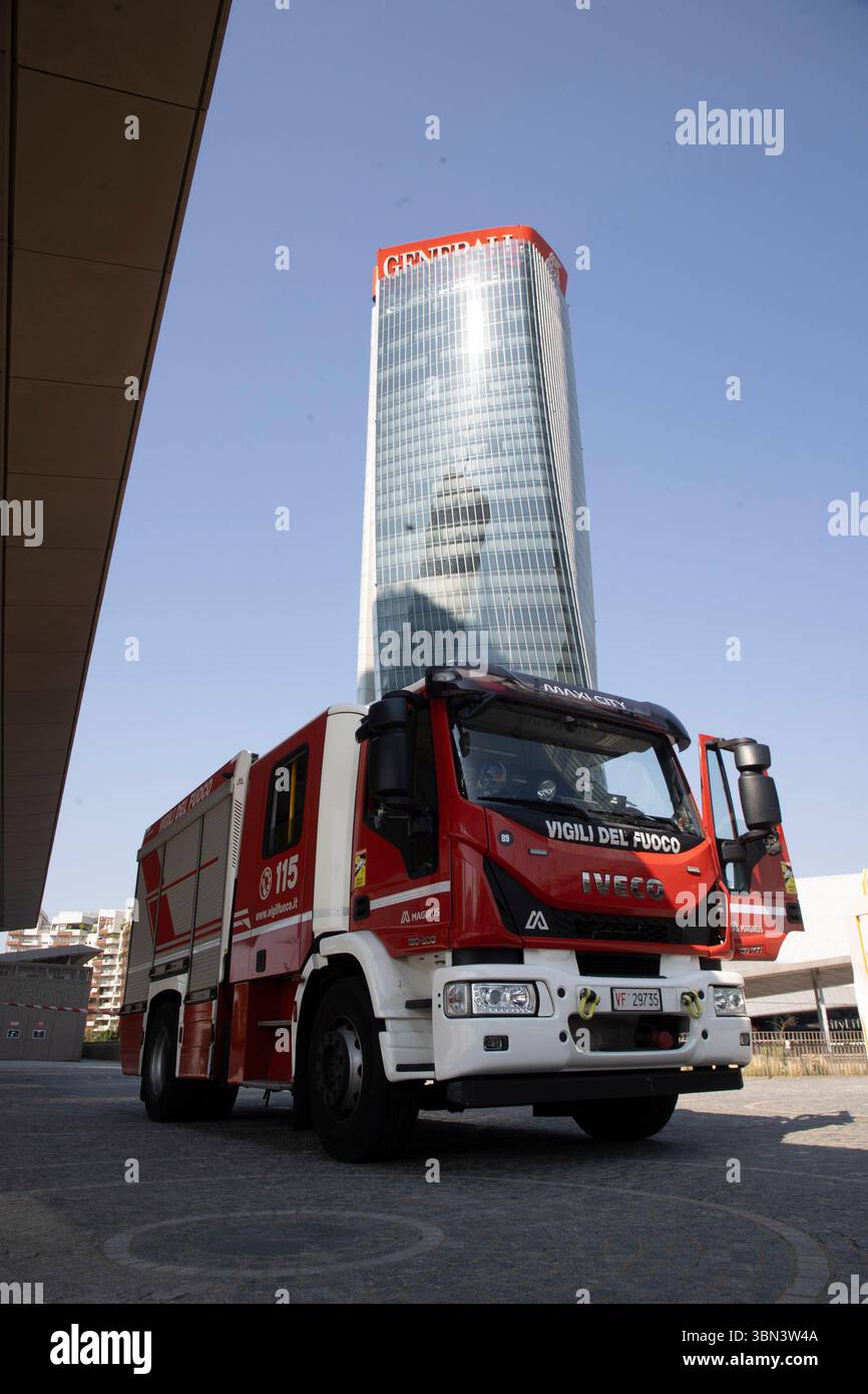Cede l’insegna delle Torri Generali Milano - Italia - Cronaca Lunedì ...
